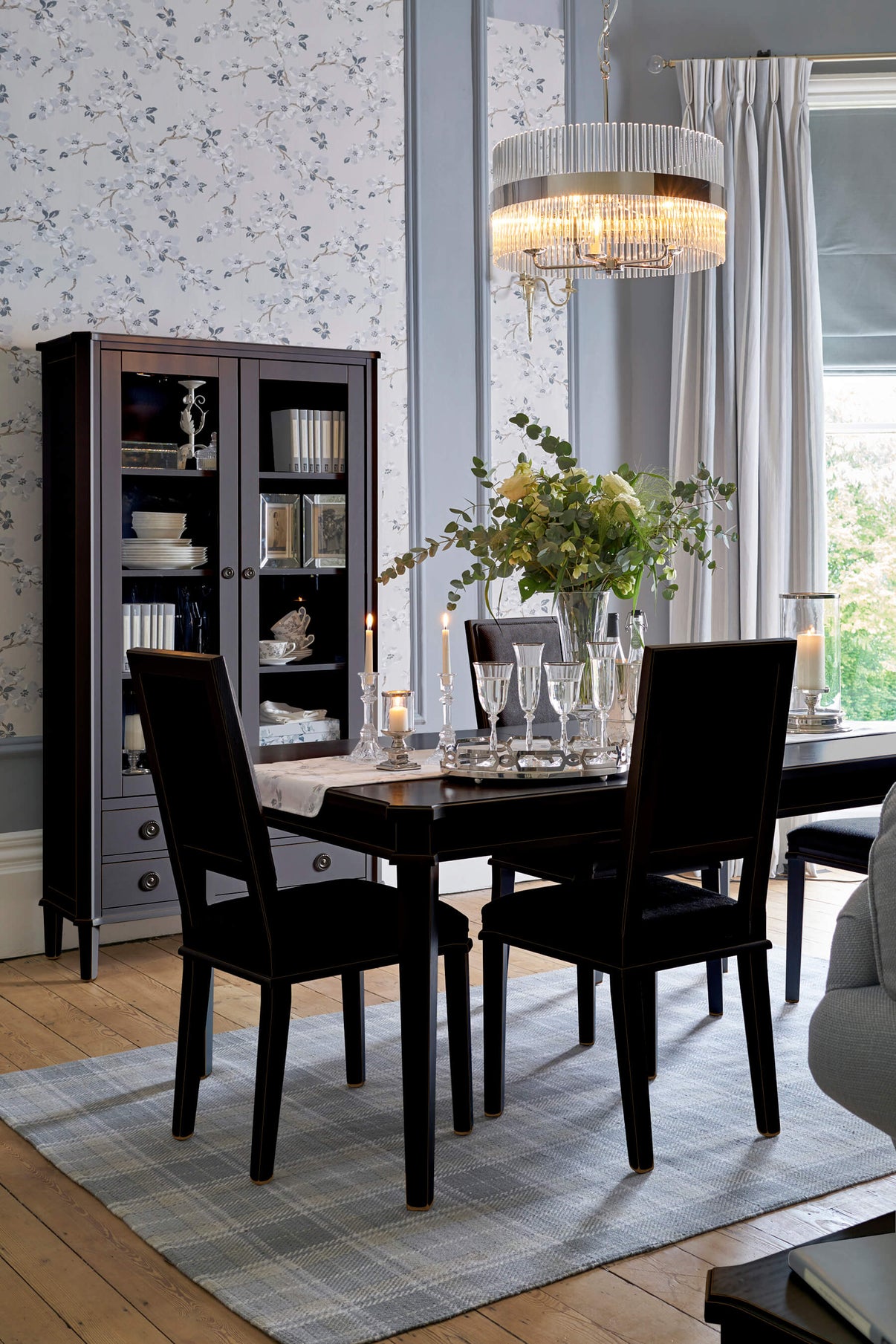 Henshaw dining table with extension – Laura Ashley